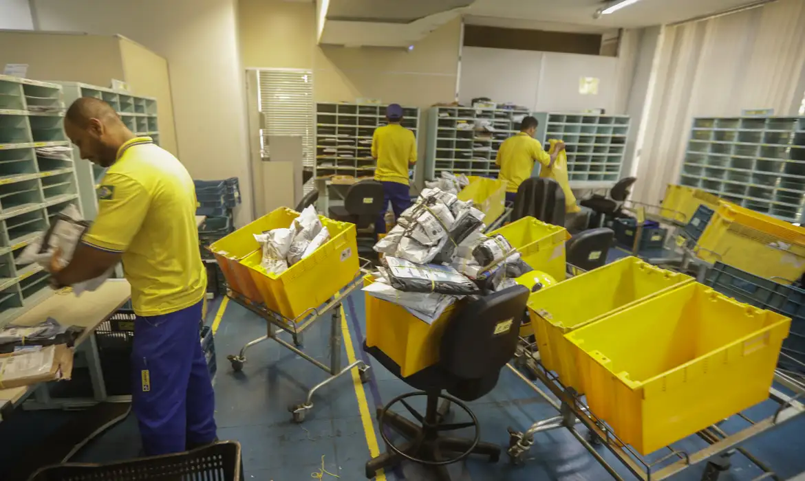TST considera greve dos Correios legal e mantém reajuste salarial de 5 ...
